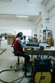 Wuders Pracovní stůl Jobs s masivní dubovou deskou 2000 x 700 mm