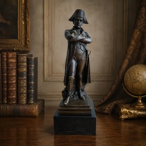 Bronzová socha Napoleona, signovaná a číslovaná, na mramorovém podstavci – sběratelská historická dekorace