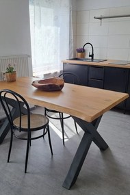 Jídelní dřevěný stůl z masivu Wudino X