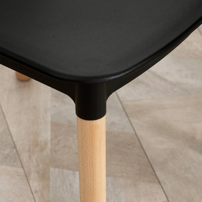 HOMCOM Sada 4 židlí v nordickém stylu s vysokým opěradlem, polypropylenovým sedákem a nohami z bukového dřeva, nosnost 120 kg, 48x52.5x83 cm, černá