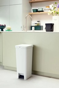 Brabantia Pedálový koš StepUp 40L světle šedý