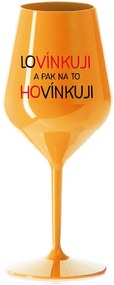 LOVÍNKUJI A PAK NA TO HOVÍNKUJI - oranžová nerozbitná sklenice na víno 470 ml