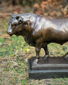 Velká bronzová socha soška BÝK