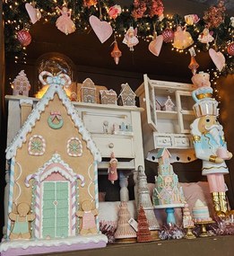 Perníková veliká dekorace chaloupky a perníčků Gingerbread House - 50*15*93 cm