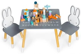 Roztomilý dětský stolek se dvěma židlemi zajíčky