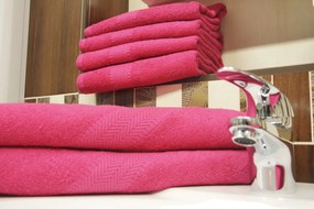 Froté ručník BOBBY - tmavě růžový 2. jakost 50 x 100 cm, český výrobce Tibex
