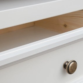 Massive home | Belluno Elegante bílá vysoká komoda z masivu s ořechovou deskou