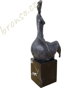 Bronzová socha ženy – Moderní abstraktní umění pro interiér