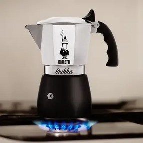 Bialetti New Brikka 2023 černá / Moka konvička / 2 šálky / 0,1 l / hli