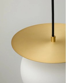 Bílé/ve zlaté barvě kovové závěsné svítidlo se skleněným stínidlem ø 25 cm Brisia – Kave Home