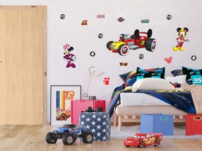 Dětská samolepka na zeď Disney Myšák Mickey Závody | 65 x 85 cm | DDK2307