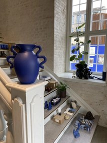 ferm LIVING Keramická váza Verso Bright Blue, modrá barva, keramika