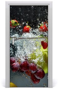 Fototapeta na dveře samolepící ovoce pod vodou 85x205 cm