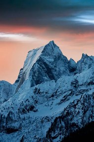 Fotografie Dramatic sunrise over snowy peak Badile,, Roberto Moiola / Sysaworld, (26.7 x 40 cm)