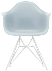 Eames Plastic Armchair DAR bíle lakovaná ledově šedá černé na koberec Vitra