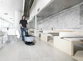 Nilfisk SC3 51 / kompaktní mycí stroj / pracovní šířka 370mm / 890 m2