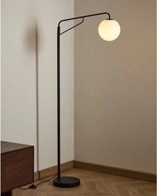 Bílá/černá stojací lampa se skleněným stínidlem (výška 164 cm) Eilo – Kave Home