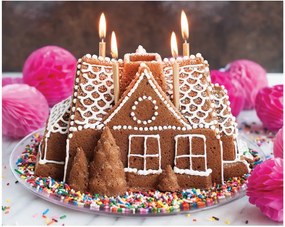Forma na bábovku ve stříbrné barvě Nordic Ware Gingerbread House, 2,1 l