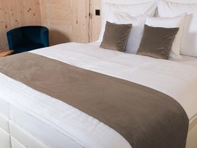 Biante Sametový přehoz/běhoun na postel Velvet Premium SVP-005 Světle hnědý 50x140 cm