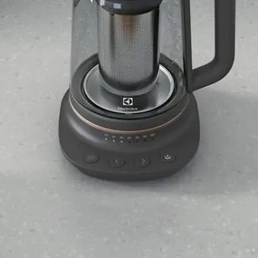 Electrolux E7GK1-8BP černá / Rychlovarná konvice / 2400 W / 1.7 L / sk