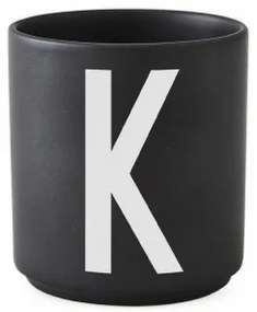 Hrnek s písmenem K, černá Design Letters