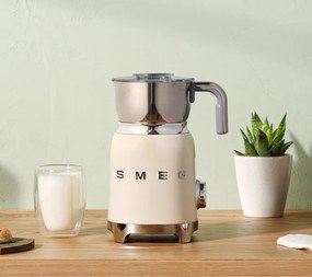 Béžový elektrický šlehač mléka 50's Retro Style – SMEG