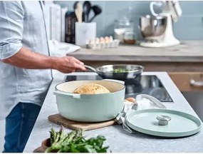 KITCHENAID Litinový kastrol s poklicí světle zelená 22 cm / 3,3 l / li