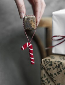 Závěsná vlněná vánoční dekorace Jolly Red Storefactory Scandinavia