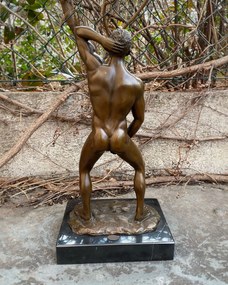 Bronzová socha - Sexy nahý muž
