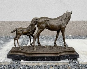 Bronzová socha - Kobyla a hříbě