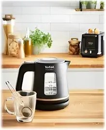 Tefal KI533811 černá / Rychlovarná konvice / 2400 W / plastová