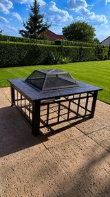 IQ Garden Čtvercové kryté ohniště PIT-008 80 cm s odkládací plochou IGNIRA 327232