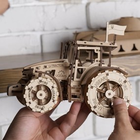 Ugears 3D dřevěné mechanické puzzle Traktor Wins