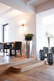 Exkluzivní květináč CITY, sklolaminát, výška 80 cm, stříbrná metalíza