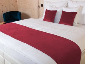 Biante Sametový přehoz/běhoun na postel Velvet Premium SVP-007 Malinově červený 50x140 cm