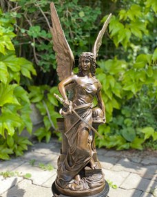Bronzová socha soška Minerva