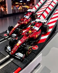 Carrera 64282 GO Ferrari SF-25 L. Hamilton No.44 / Auto pro autodráhu
