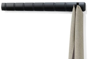 Umbra, Dřevěný věšák na zeď Flip 8 s kovovými háčky | černá