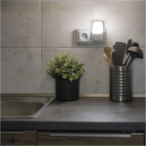 LED noční světlo EMOS P3318 s pohybovým čidlem do zásuvky