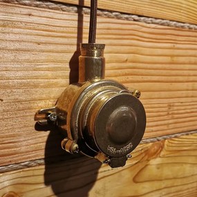 Mosazná retro zásuvka s krytkou SCHUKO IP54 16A