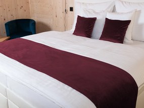 Biante Sametový přehoz/běhoun na postel Velvet Premium SVP-010 Tmavě vínový 50x140 cm