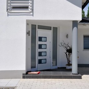 vidaXL Vchodové dveře bílé 110 x 210 cm hliník a PVC [3157064]