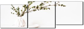 Obraz na plátně - Větev eukalyptu v bílé váze na bílém pozadí - panoráma 5272E (120x40 cm)