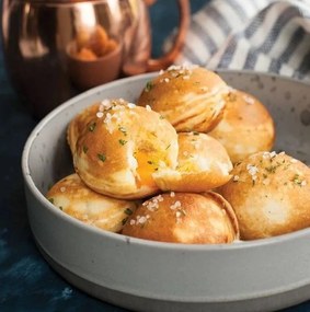 Nordic Ware Hliníková pánev na přípravu dánského dezertu Æbleskiver, černá barva, kov, litina