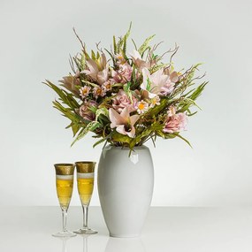 Růže a Lilia v šampancoružové barvě. Aranžovaná kytice GLORIA.