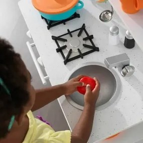 KidKraft Dřevěná kuchyňka s příslušenstvím / od 3 let