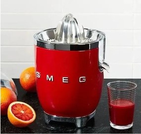Červený odšťavňovač 50's Retro Style – SMEG