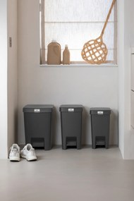 Odpadkový koš s pedálem StepUp z recyklovaného materiálu 10 l tmavě šedý