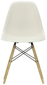 Eames Plastic Chair DSW medový jasan oblázková černé na koberec Vitra