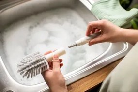 Tommee Tippee Sada kojeneckých lahviček C2N s kartáčem